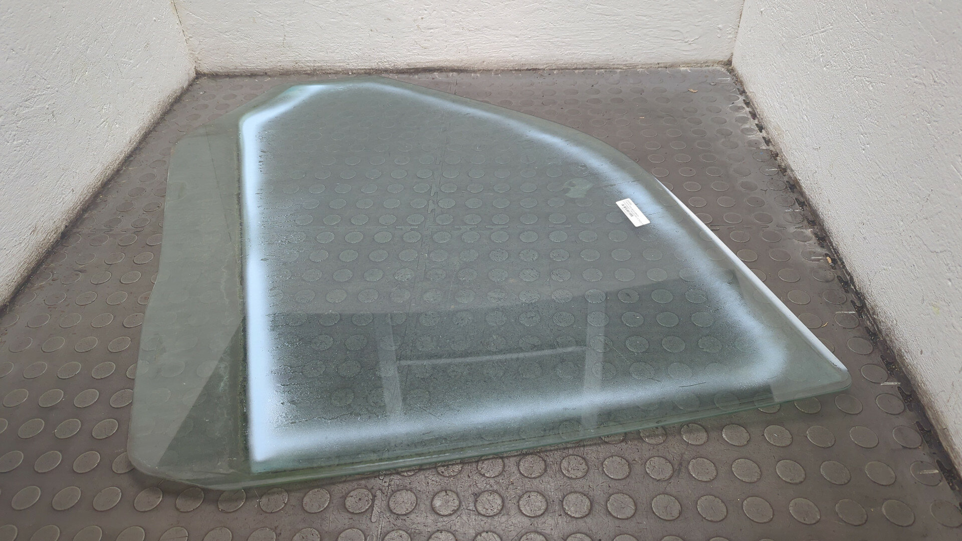 Стекло боковой двери правое переднее Volkswagen Transporter 5 Б/У