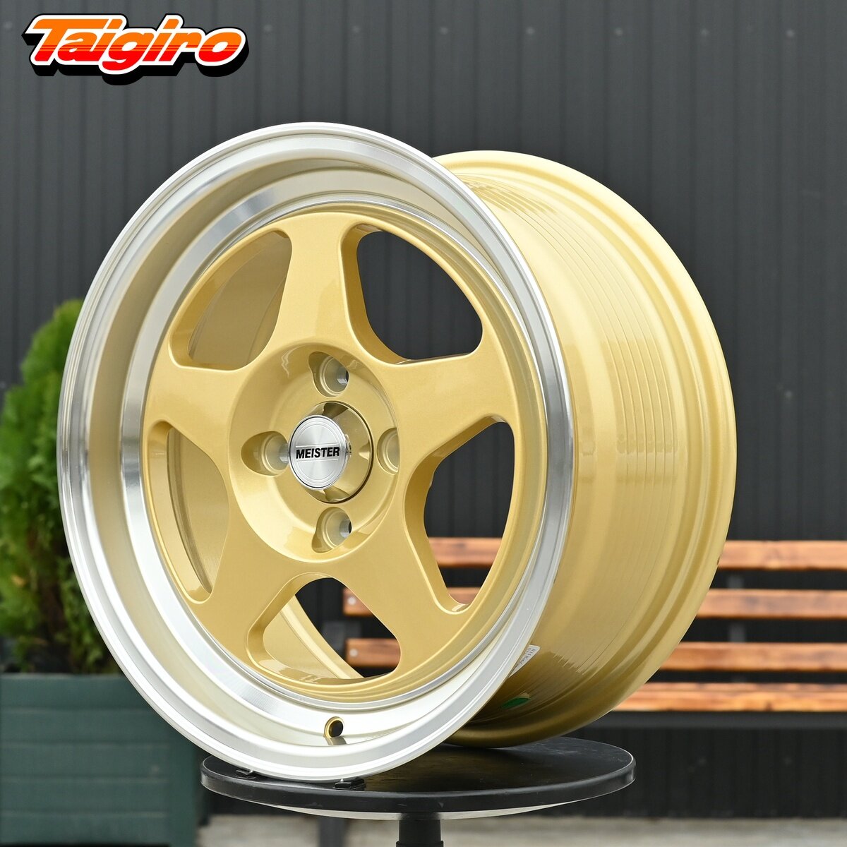 Комплект литых дисков R15 Rotiform ROC-H Стиль 7.0J ET35 4*100 Золото ФЗ (R214)