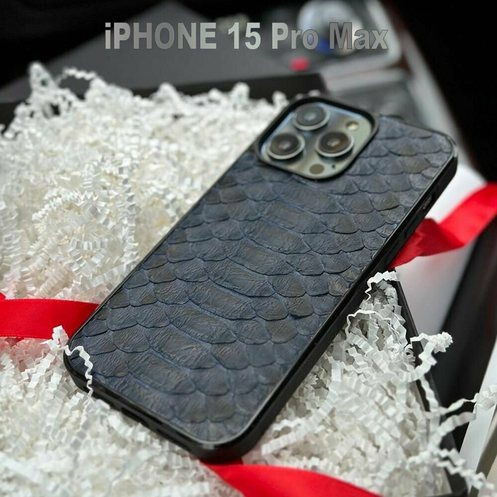 Премиум чехол на iPhone 15 Pro Max из натуральной кожи питона синего оттенка.