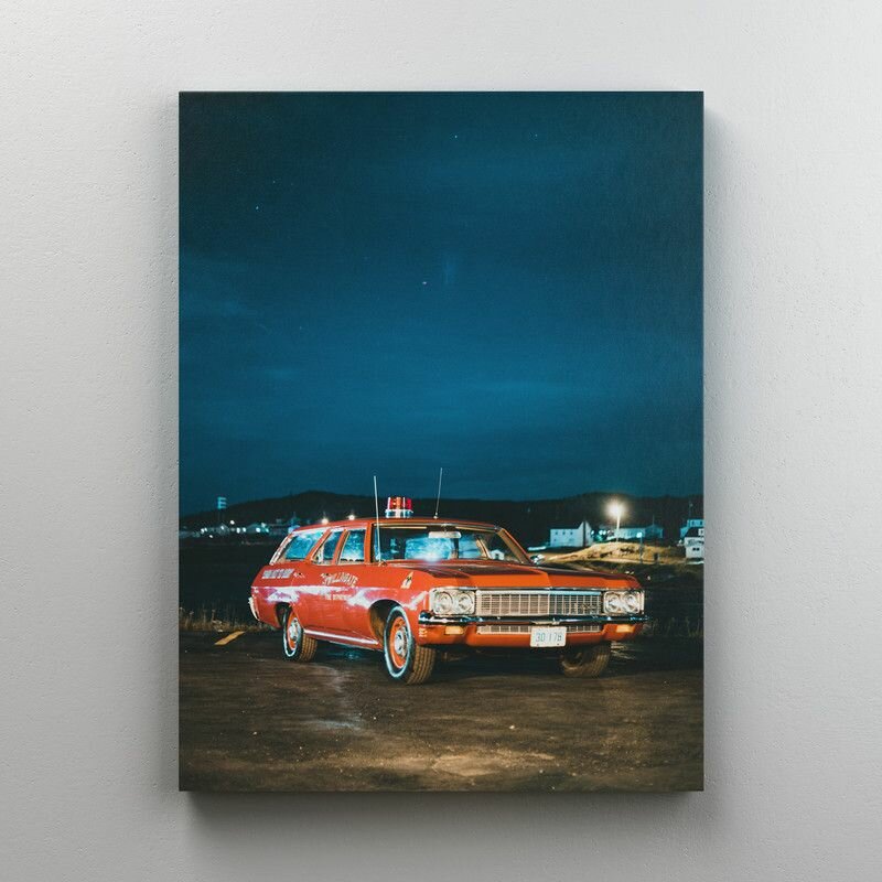 Интерьерная картина на холсте "Американская классика - Авто ночью Chevrolet Kingswood" размер 45x60 см