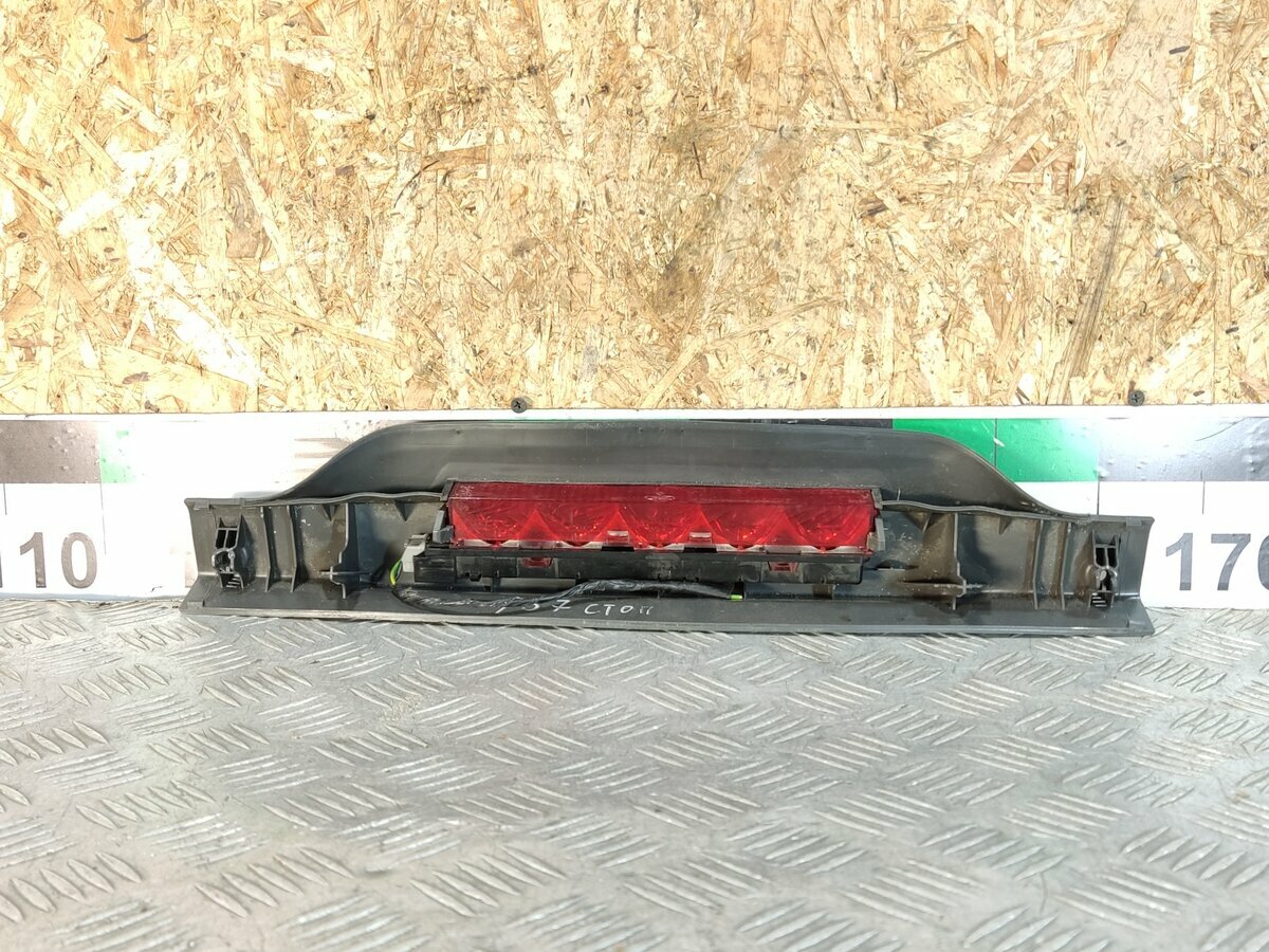 Фонарь задний стоп сигнал FORD Focus 2005-2008 1326259