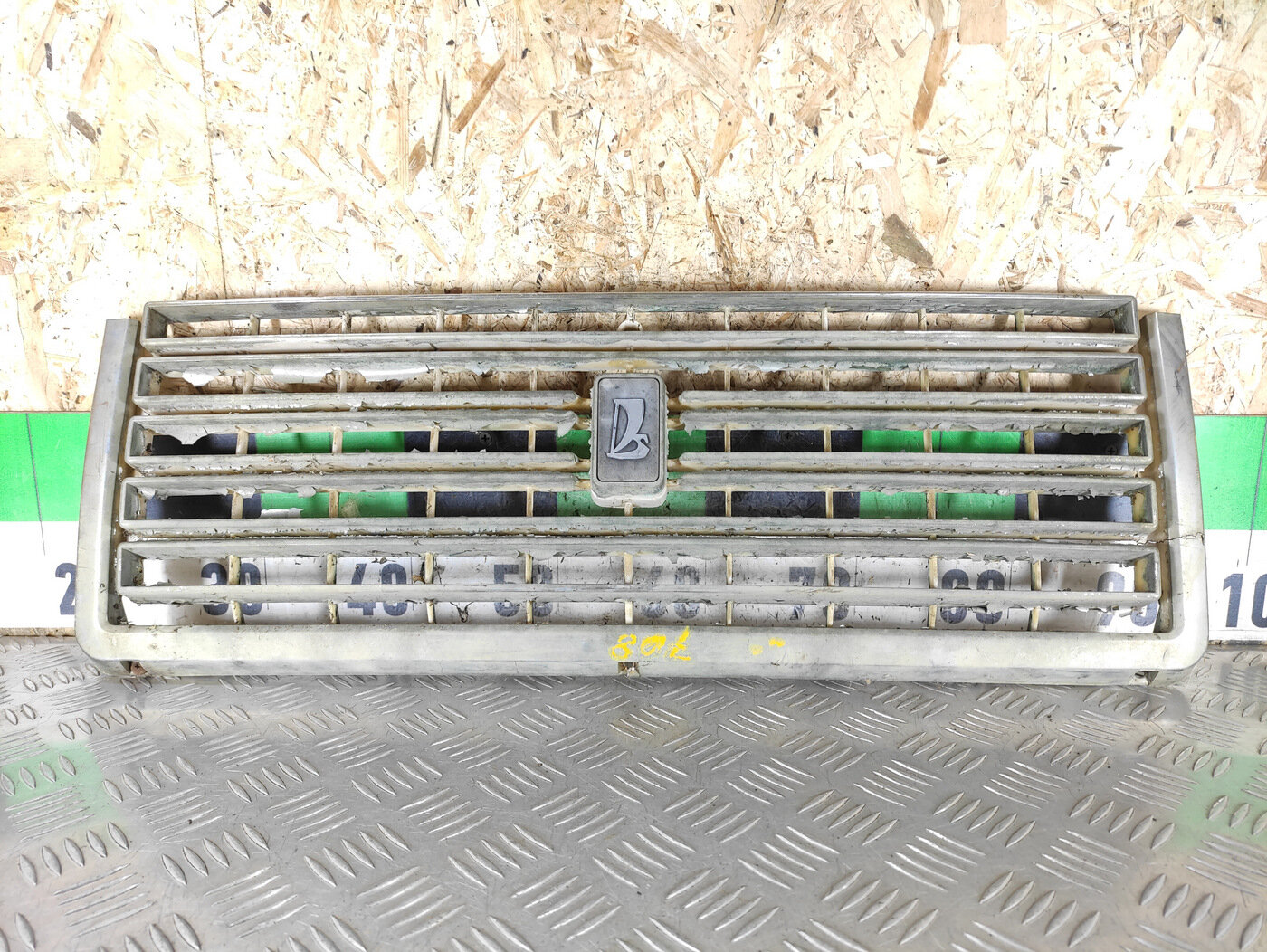 Решетка радиатора VAZ 2107 2107840101401