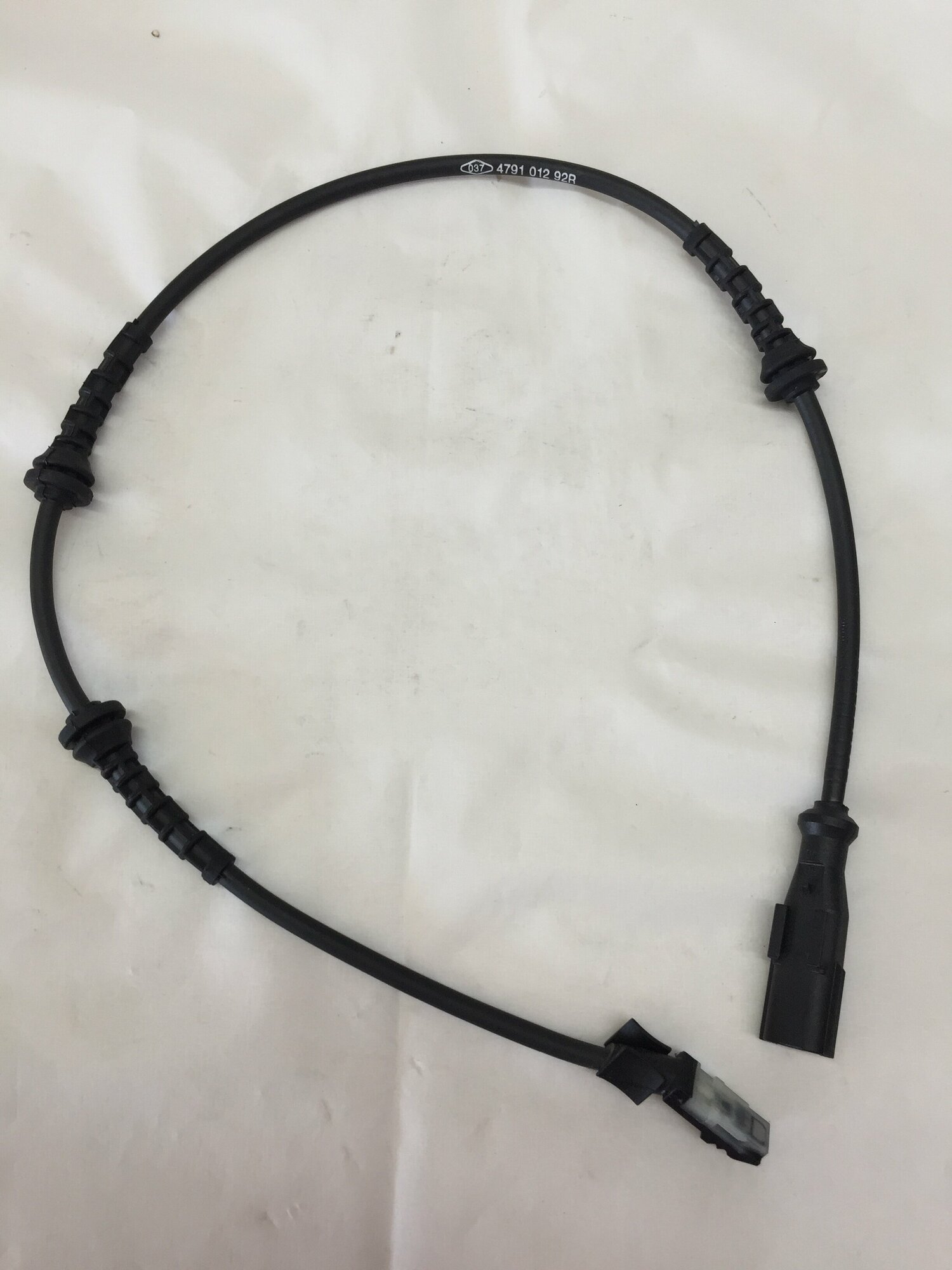 Датчик ABS скорости переднего колеса 479101292R Lada Largus Renault Logan Clio III Nissan Almera