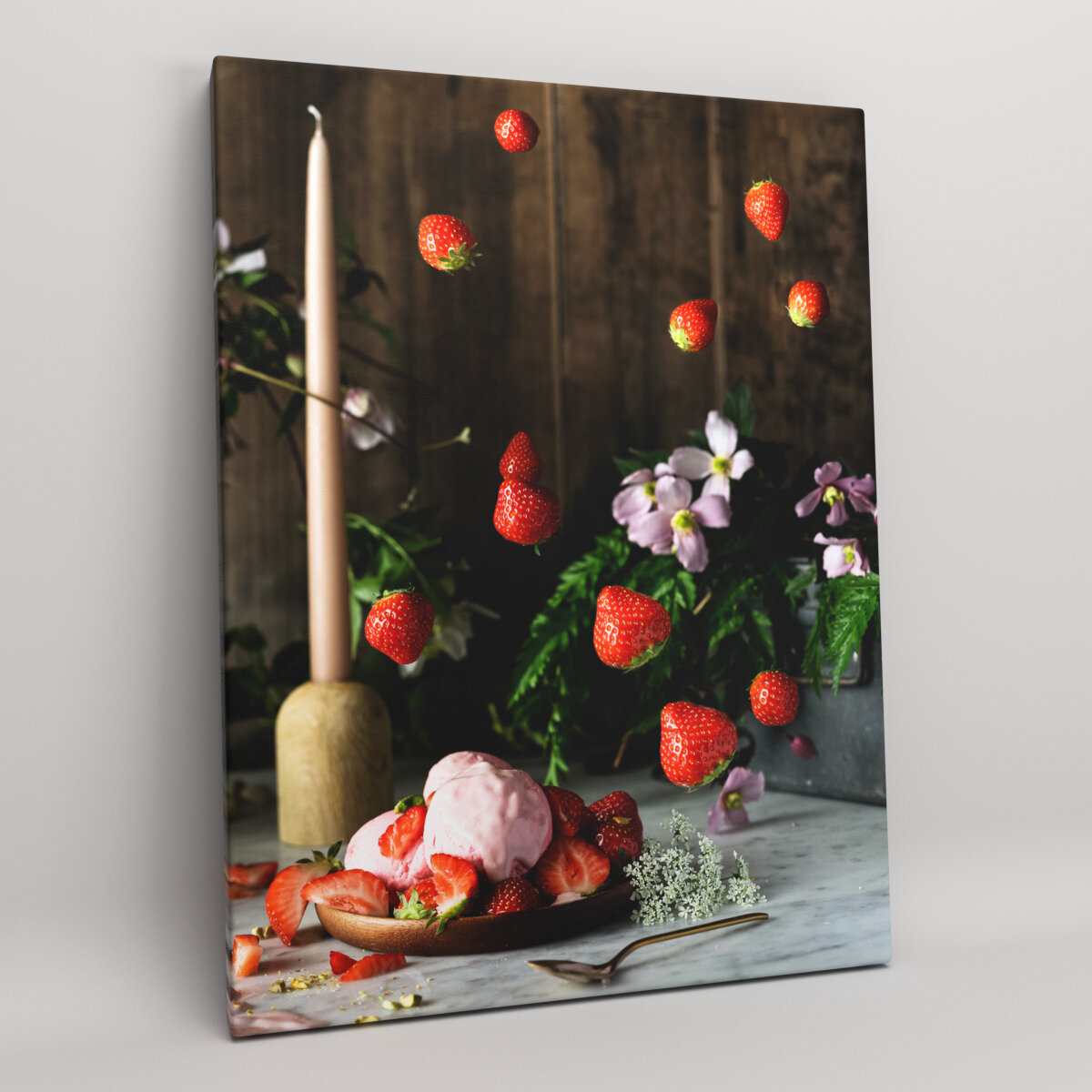 Картина на холсте (интерьерный постер) "Десерт из клубники" для кухни, кафе и ресторанов, с деревянным подрамником, размер 30x40 см