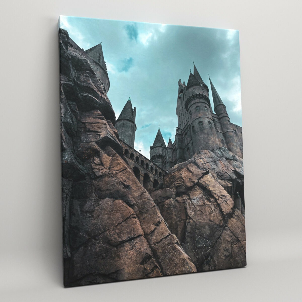 Картина на холсте (интерьерный постер) "Хогвартс их ущелья - Гарри Поттер", с деревянным подрамником, размер 30x40 см
