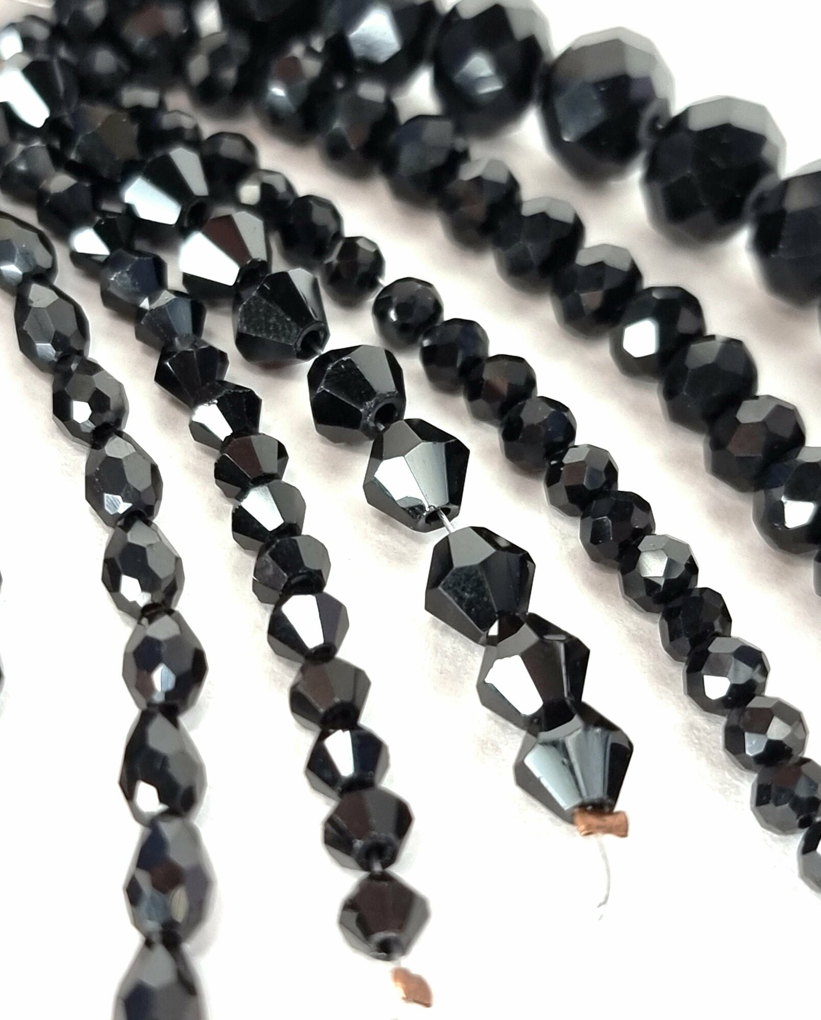 Стеклянные бусины " Черный блеск". 3-10мм. 131шт.