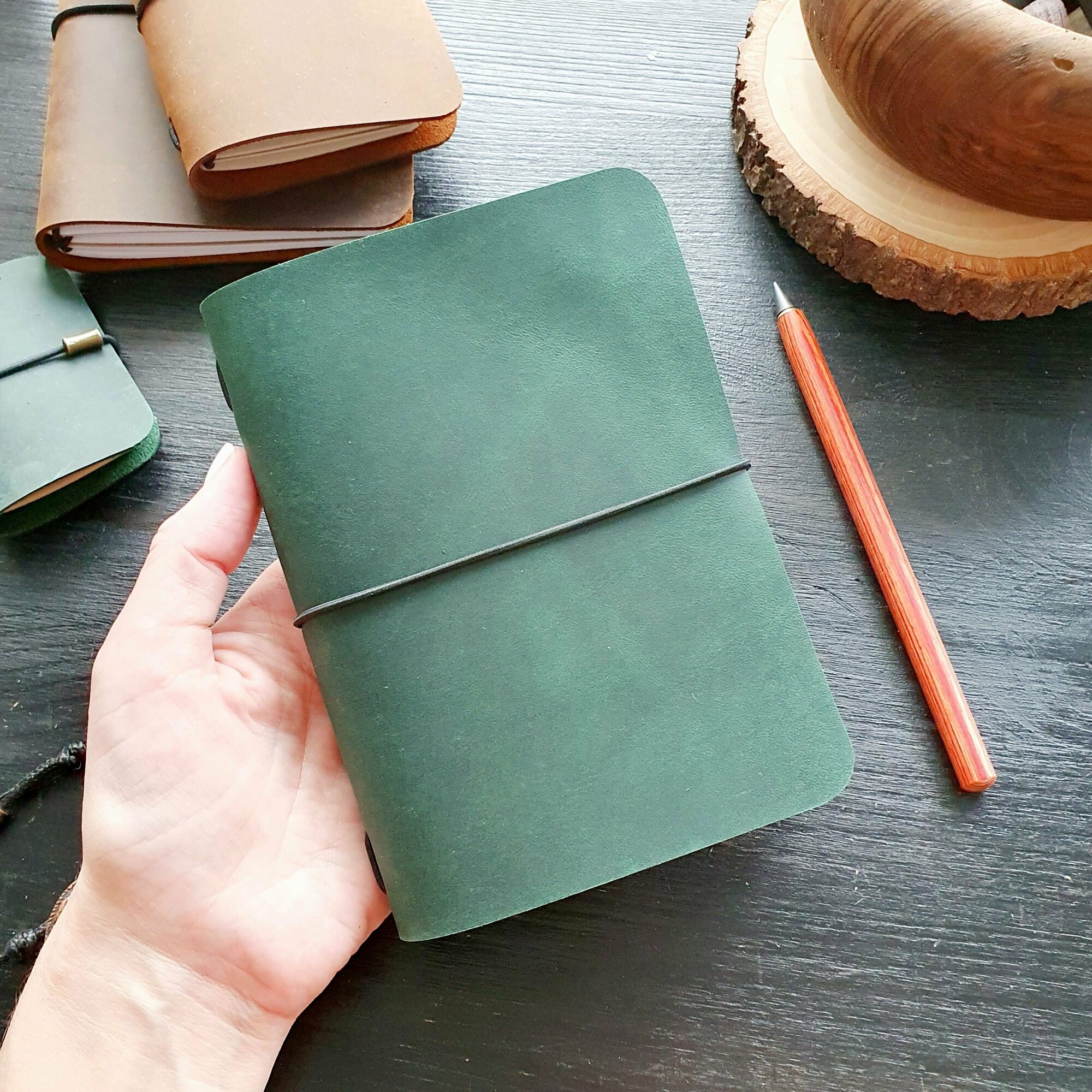 Кожаный блокнот А6 (11х15см) на резинке со сменными тетрадями / в стиле Мидори (Midori)