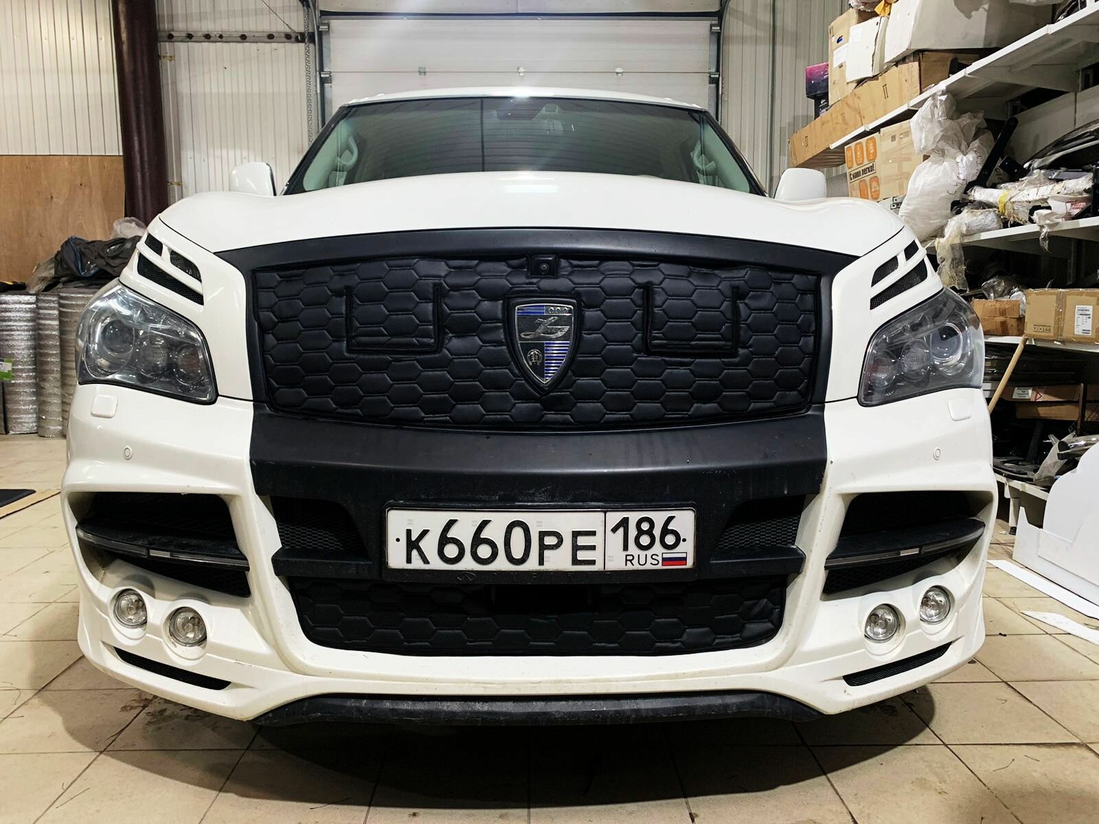 Утеплитель радиатора для Infiniti QX80 2013 -2014 в обвесе LARTE с кармашками