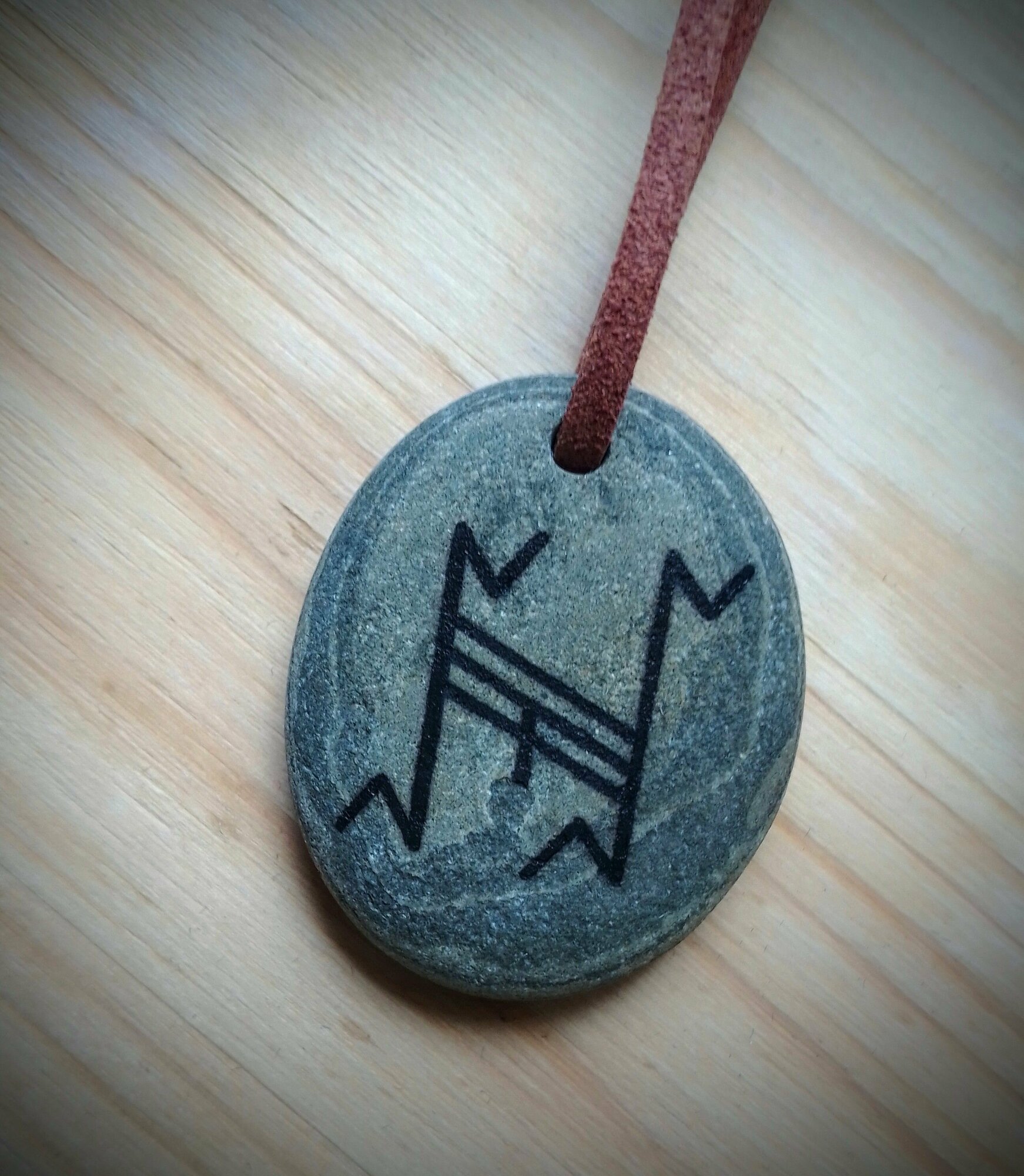 Оберег от пьянства и алкоголизма на природном камне с гравировкой вручную.