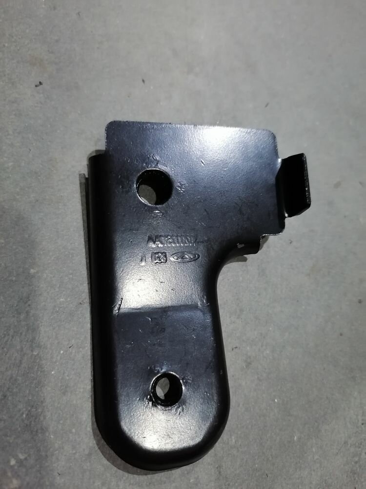 Кронштейн бампера переднего левый Chery Tiggo 4 (2017-2019) [1.5 16V 6AMT внедорожник Turbo] 302000510AA