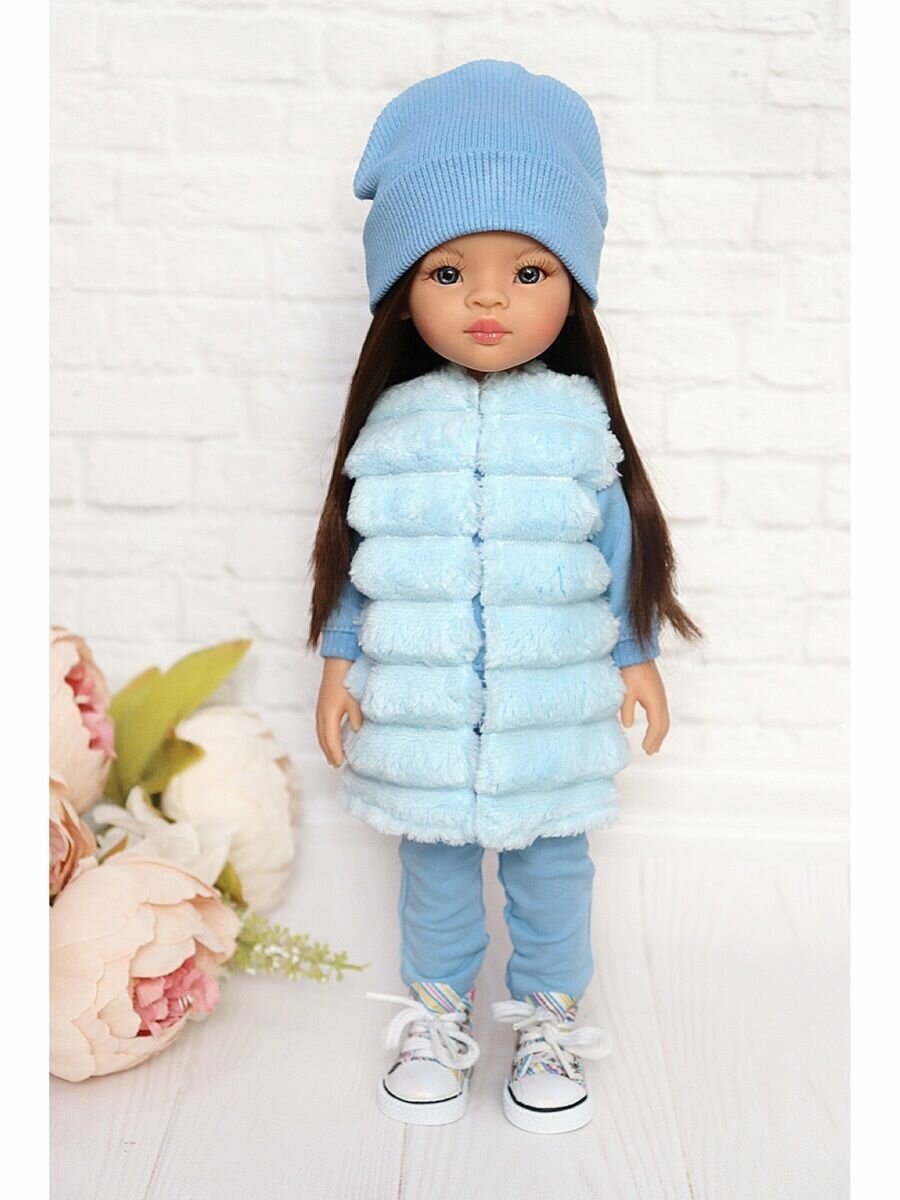 Комплект одежды и обуви для кукол Paola Reina 32-34 см (спорт. костюм+жилет+шапка+кеды), голубой, цветная полоска с шарами