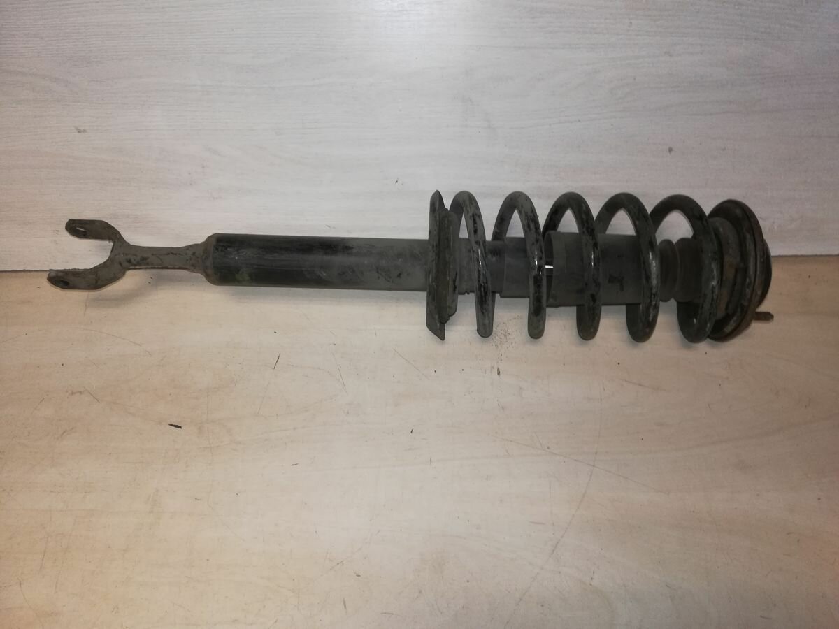 Передний амортизатор пружина VW Passat B5 Audi A6