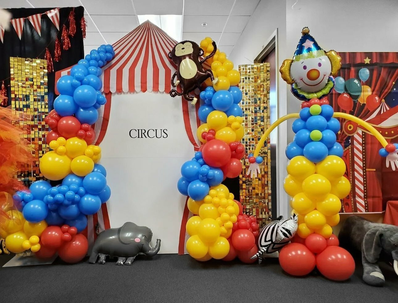 Украшение детского праздника шарами "Цирк" с клоуном