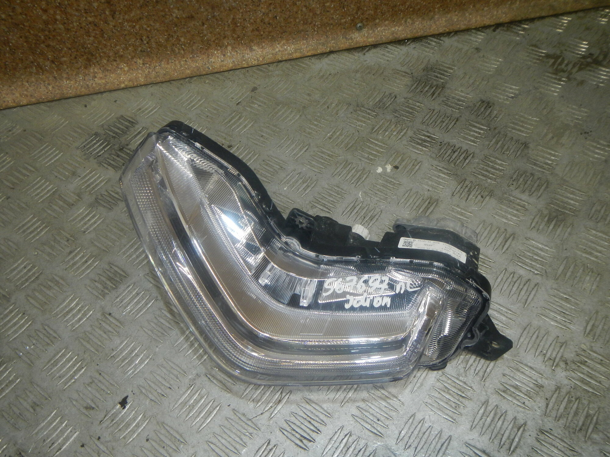 Б/У Фара дневного света левая (ходовые огни), Haval (Хавейл)-JOLION (21-) Haval JOLION (21-) Царапины, сломано крепление...