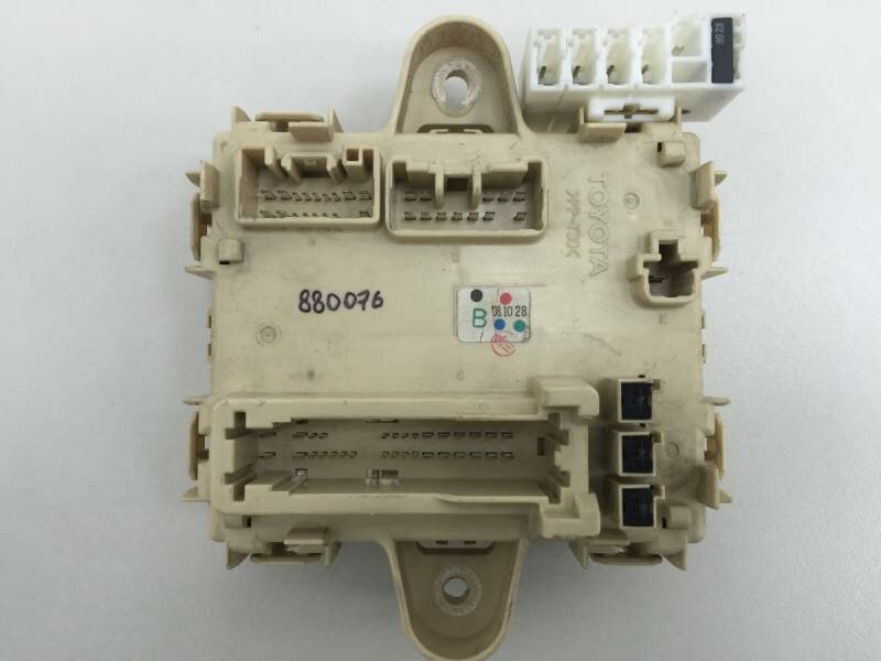 Блок предохранителей Lexus RX 300/330/350/400h XU30 2003-2009