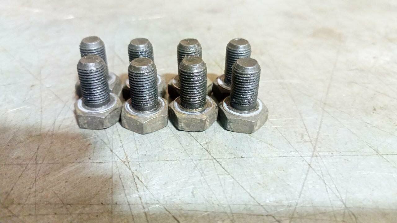 Болт Dodge Caravan 4 (2000 - 2007)