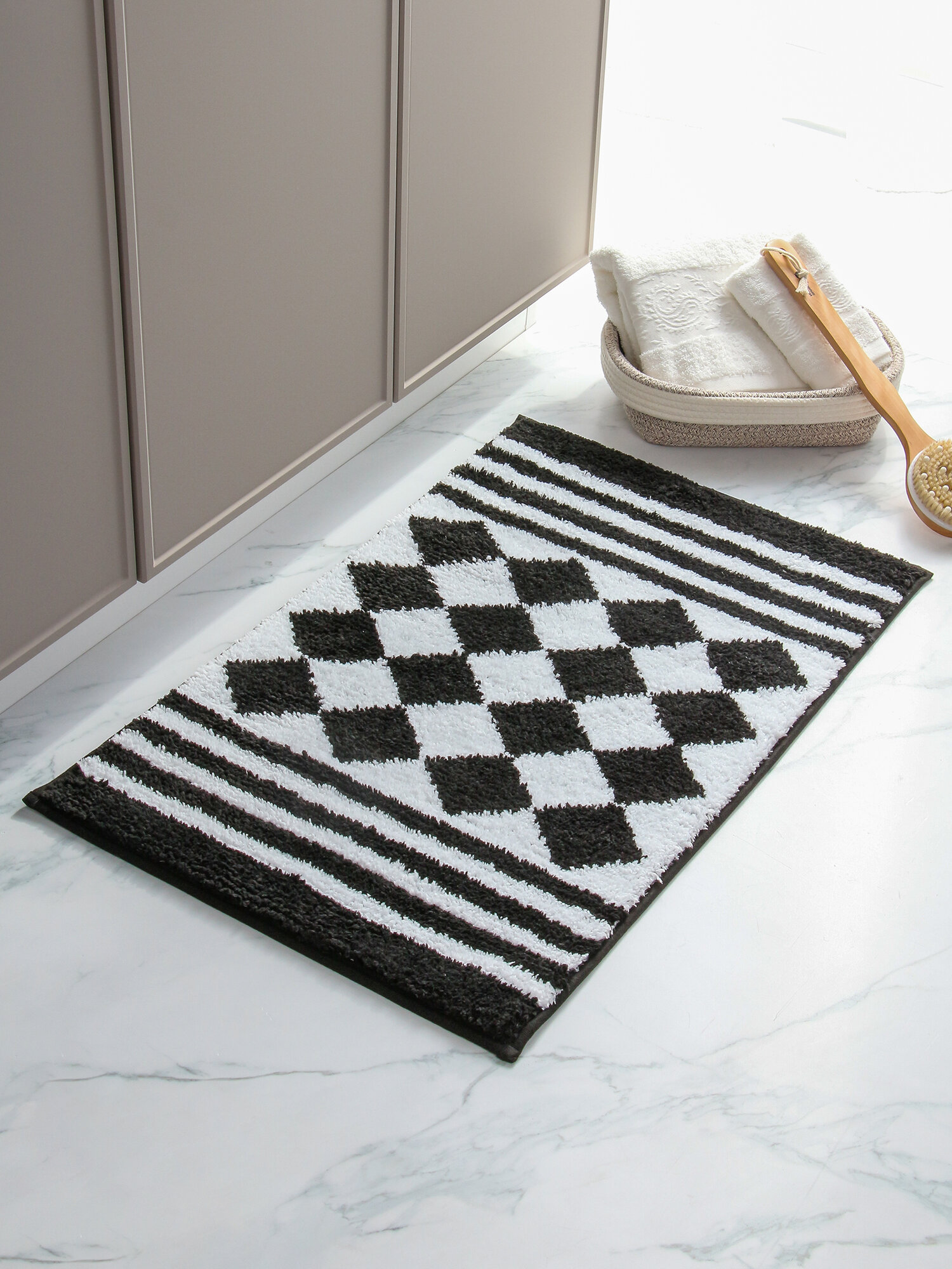 Коврик для ванной и туалета антискользящий 50х80 см, микрофибра, черно-белый с узором ромбы, влаговпитывающий Y4-9958