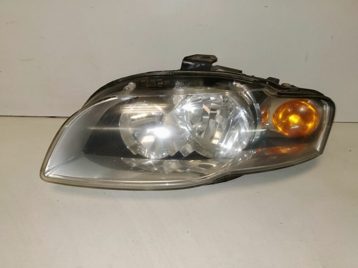 Фара передняя левая Audi A4 B7 8E 8E0941003AJ