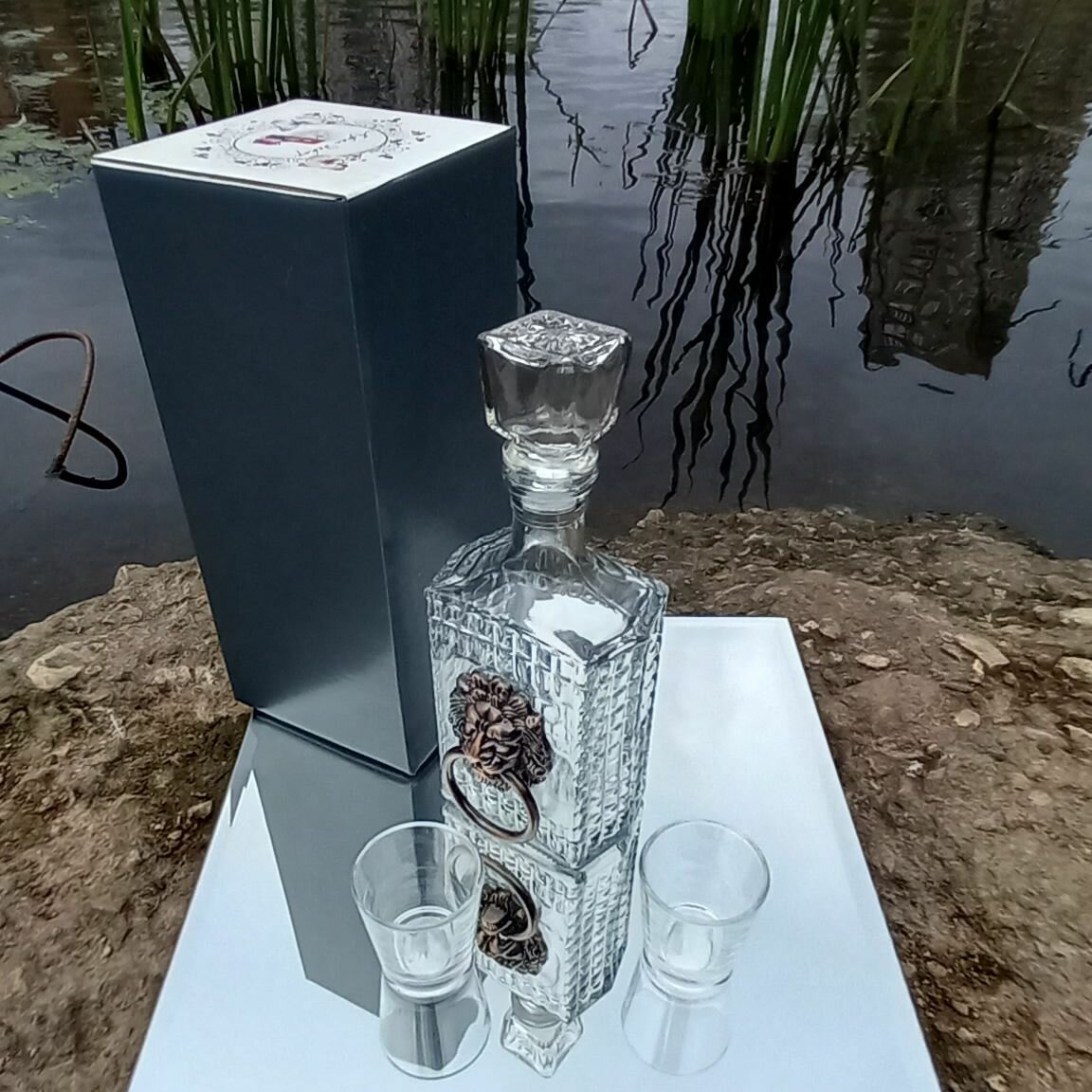 Графин - штоф граненый Лев 500мл+ 2 стопки в подарочной коробке