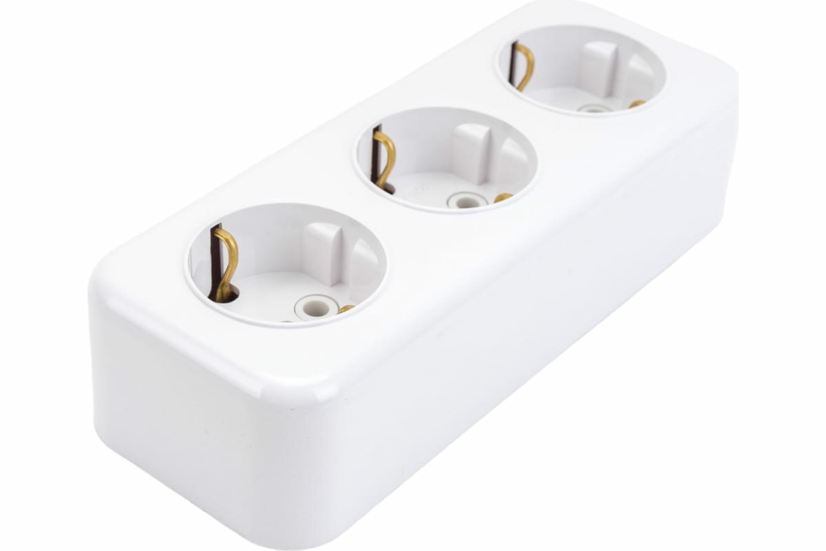 Розетка трехместная Bylectrica открытой проводки с заземляющим контактом