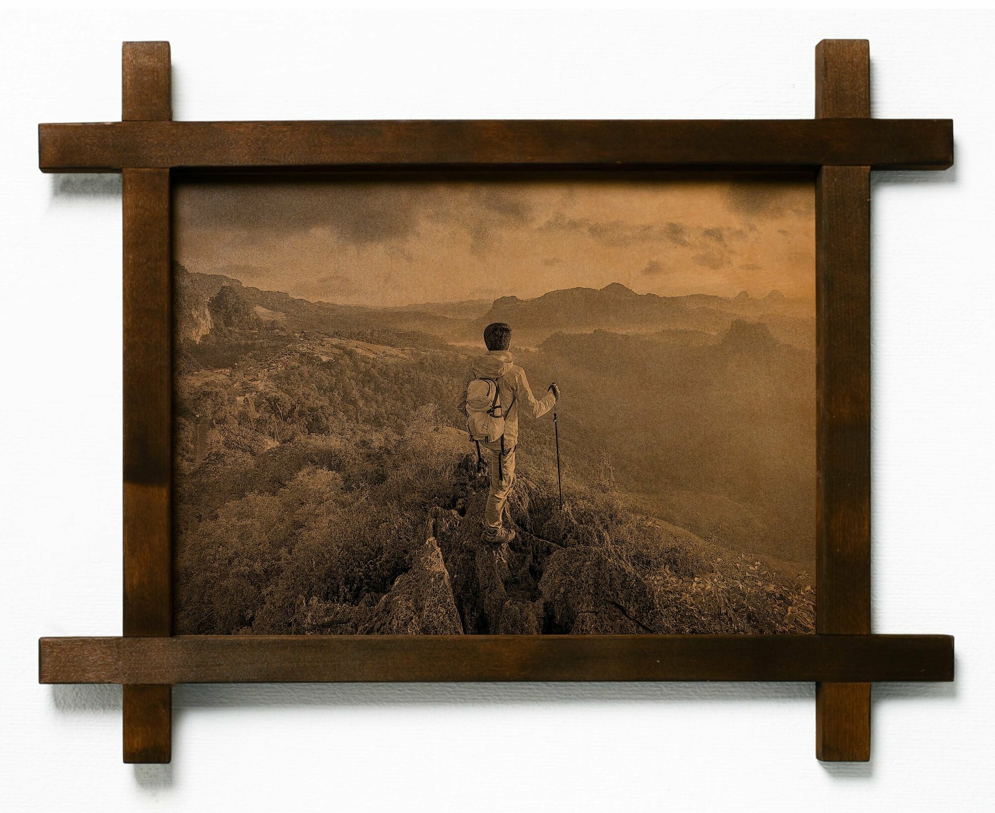 Интерьерная картина из натуральной кожи "Путешественник на горе", декоративное настенное панно в деревянной раме, BoomGift