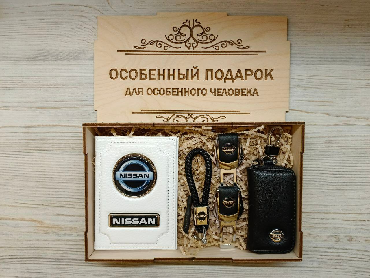 Подарочный набор автоаксессуаров с маркой Ниссан Nissan для мужчины, для женщины Almera Juke Pathfinder Teana X-Trail Terrano Qashqai белая
