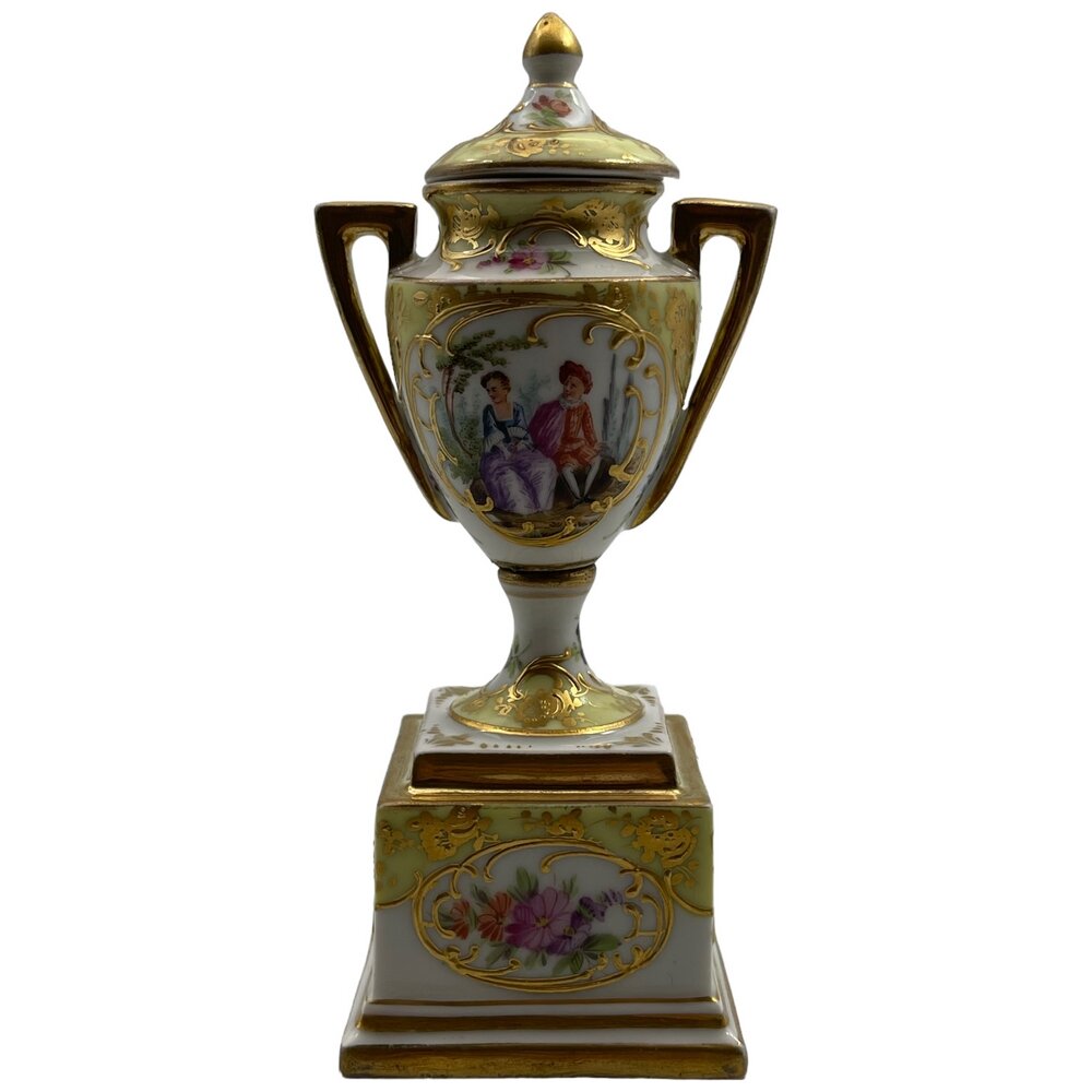Ваза миниатюрная "Рококо", фарфор, ручная роспись, позолота, 1891-1901 гг, Carl Thieme, Германия