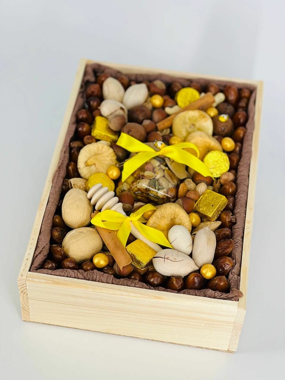 Подарочный микс "Орехи, сухофрукты, Чай элитный Шу Пуэр и мёд" , в деревянном ящике, на день рождения, 14 февраля, 8 марта, Пасху, Рамадан