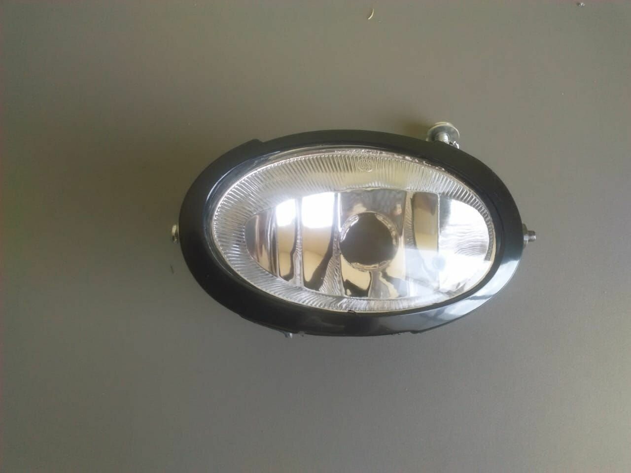 Левая фара противотуманная(ПТФ) Мазда 3 MAZDA 3(2003-2008 год)