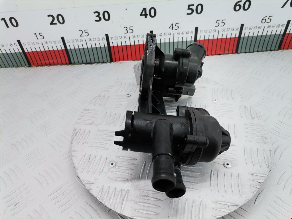 Корпус термостата Volkswagen Touran 1 03C121111H арт. 1634084