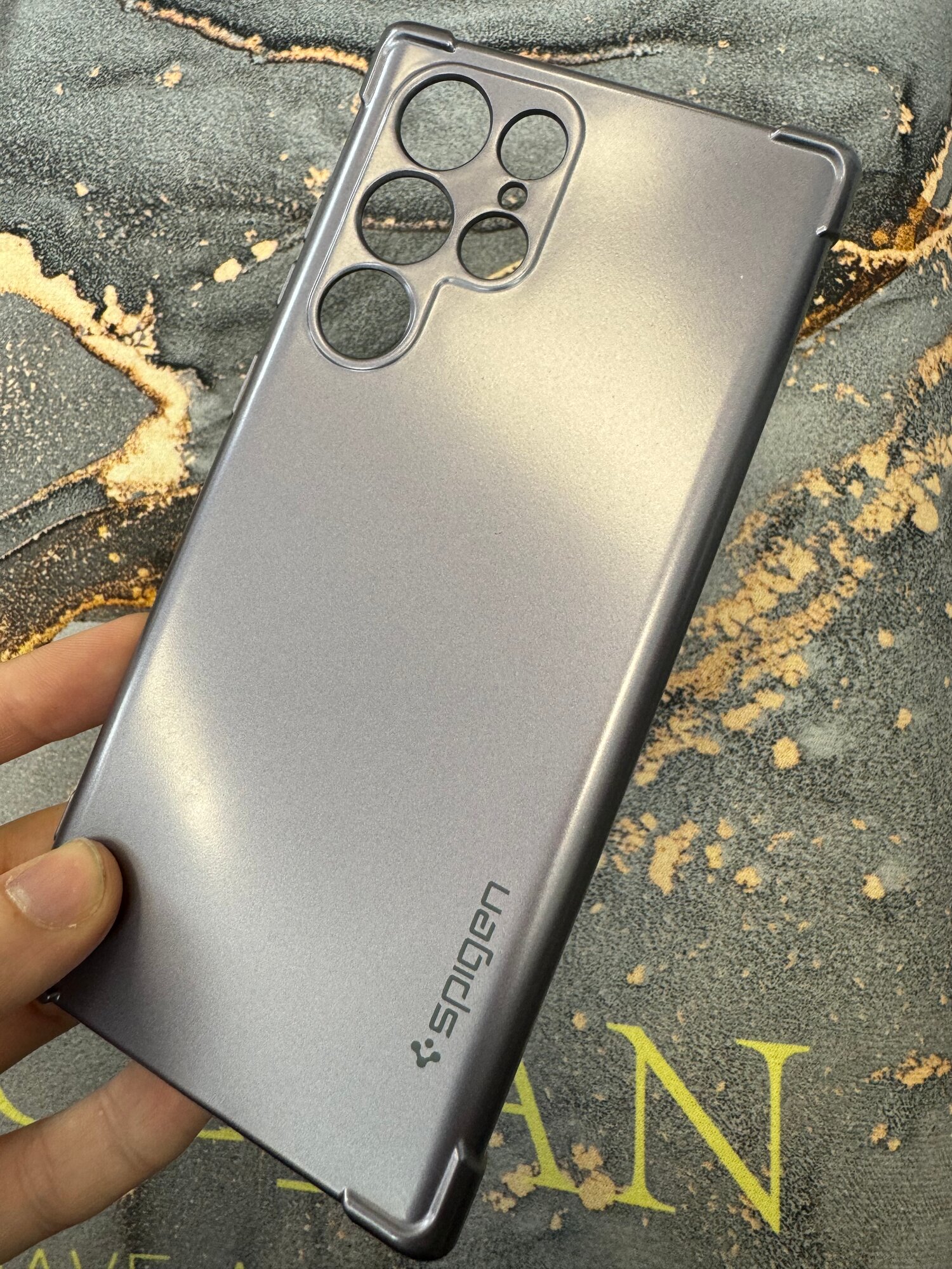 Чехол панель накладка бампер MyPads SPIGEN для Samsung Galaxy S22 Ultra (SM-S908B) тонкая силиконовая крышка светло-серая MyPads