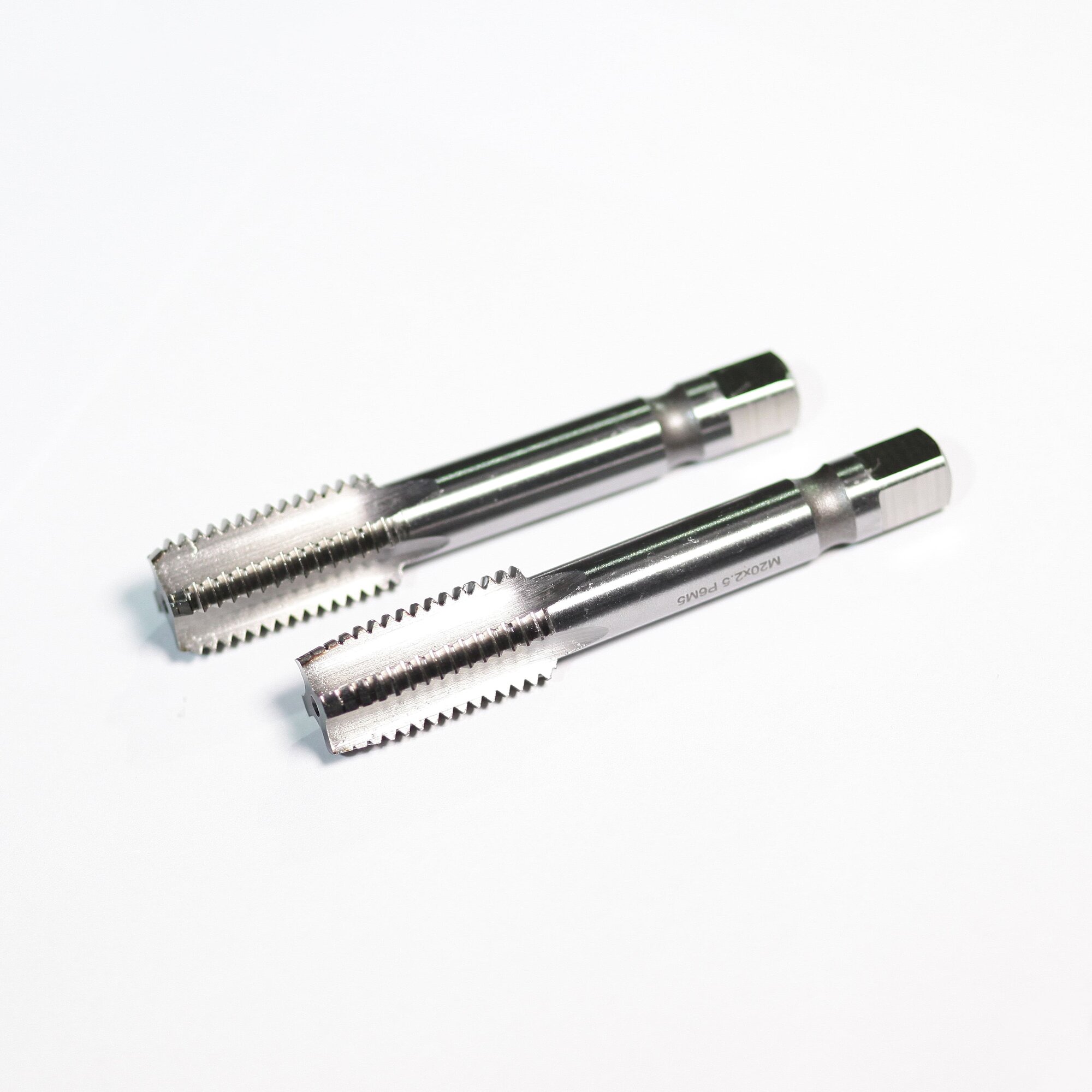 Метчик машинно-ручной М20х2,5 мм комплектный (черн. + чист.) HSS (2621-1735+1733)