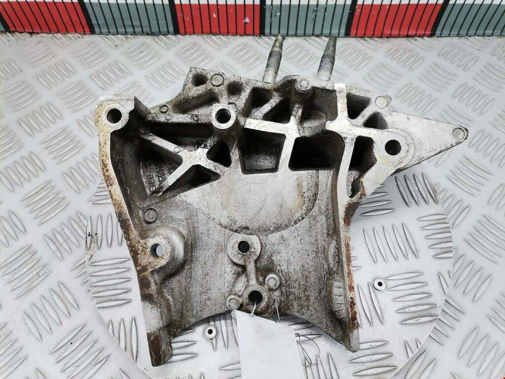Кронштейн (крепление лапа) двигателя Suzuki SX4 1 55210523 арт. 1908435