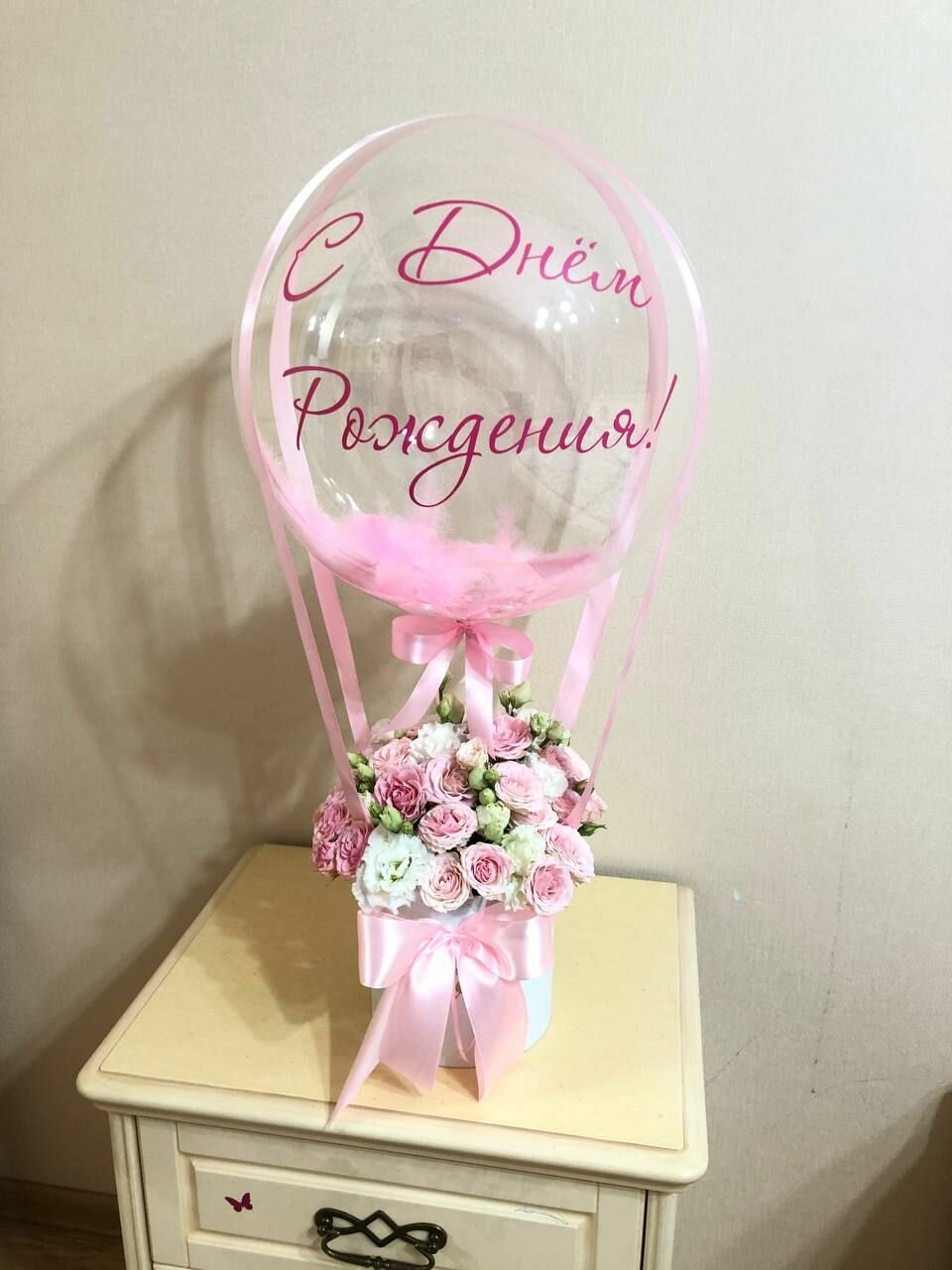 Букет с шаром / Цветы с шаром баблс в коробке / Роза кустовая