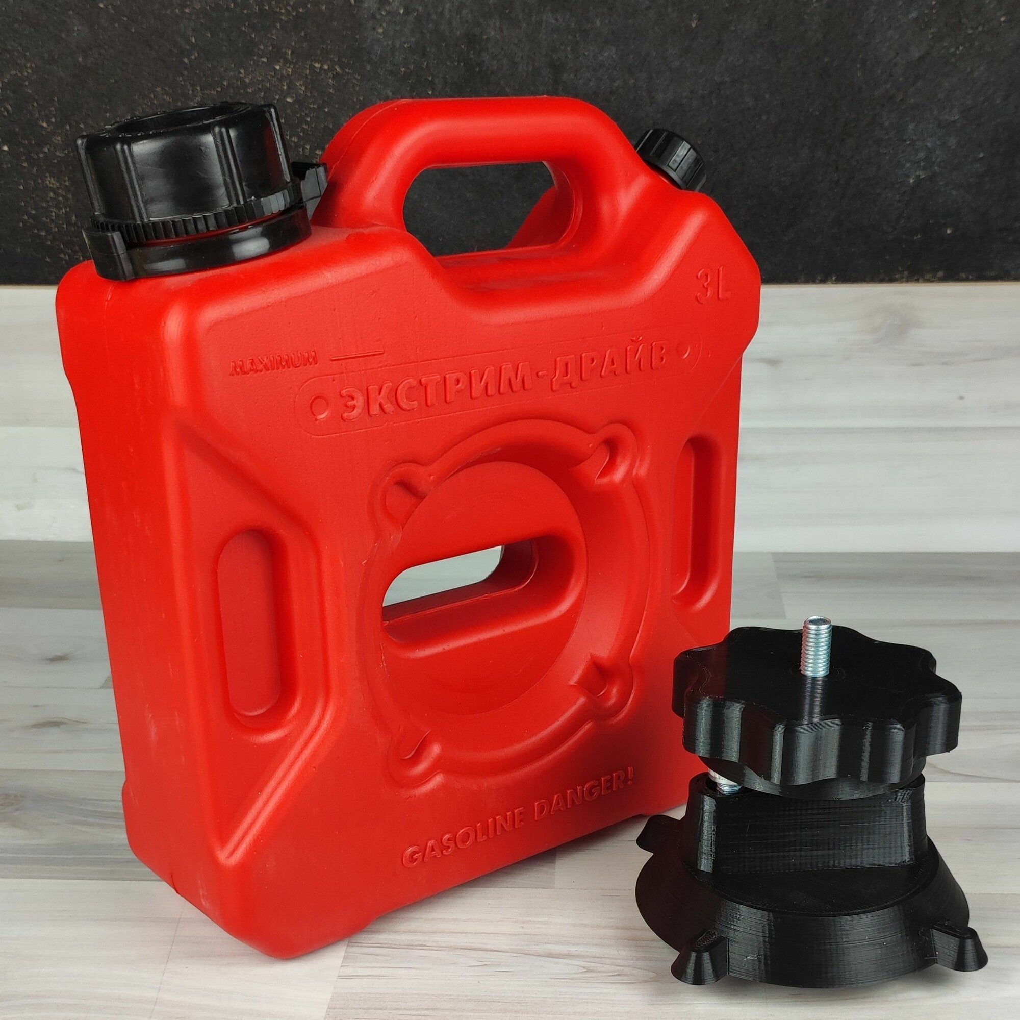 Комплект Канистра Экстрим+ 3 л. и Крепление для экспедиционной канистры "Экстрим+", PETG / 3D-печать, красный/черный