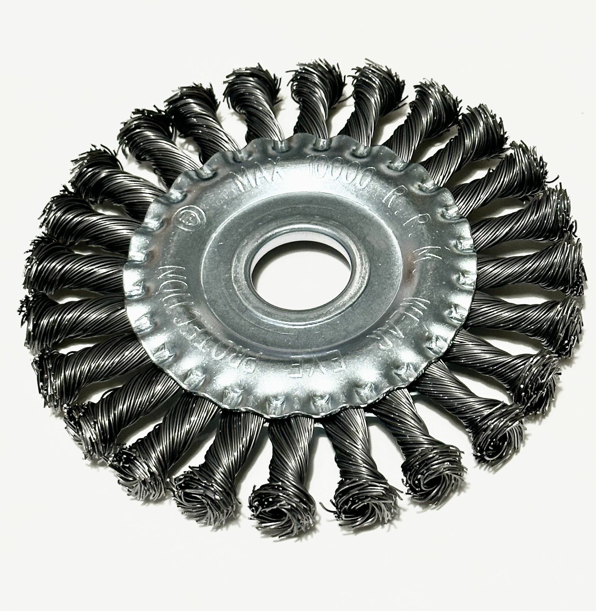 Корщетка-насадка для УШМ типа 'колесо', посадочный диаметр 22.2 мм, стальная витая проволока 125 мм. Артикул 39103