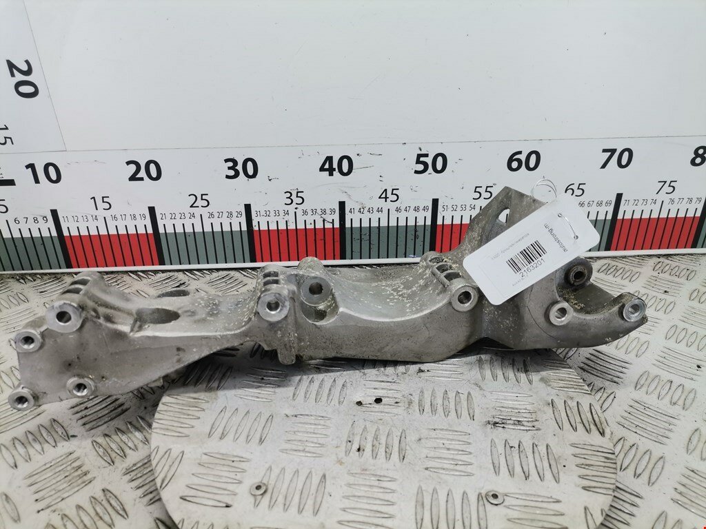 Кронштейн генератора Audi A3 8L 06A903143P арт. 2163201
