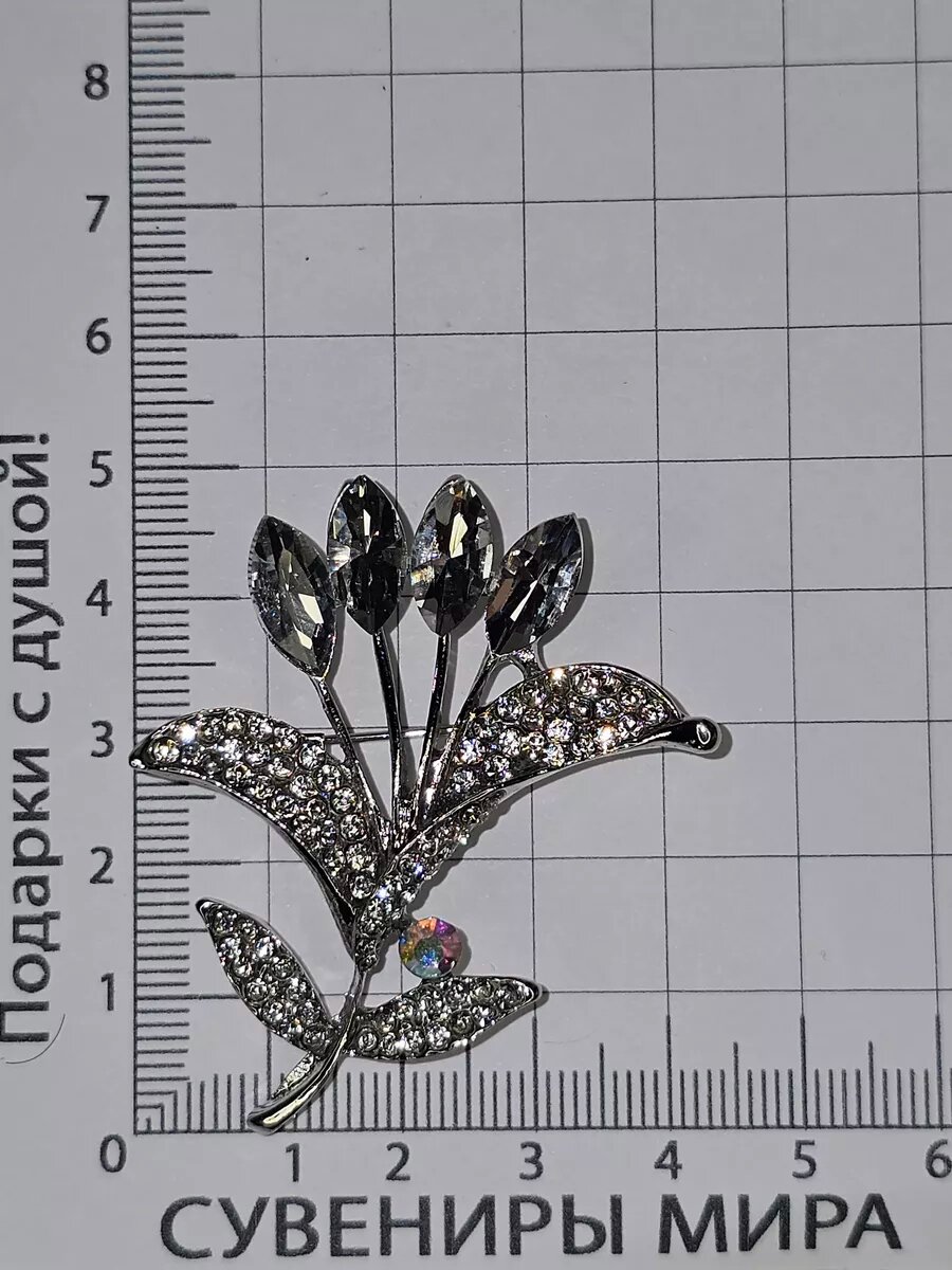 Брошь, стразы