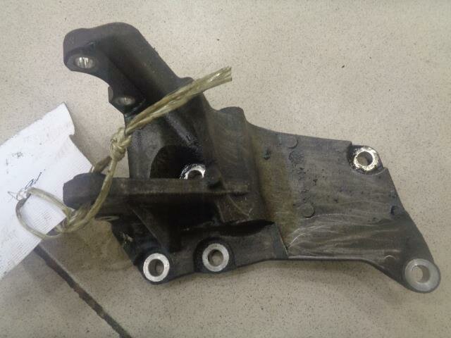 Кронштейн генератора от Infiniti QX56 JA60 2004-2009