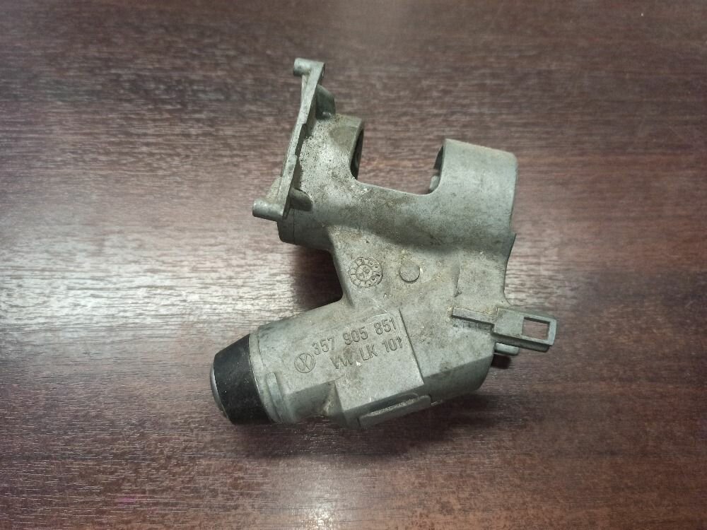 Корпус замка зажигания Volkswagen Passat 357905851 357905851