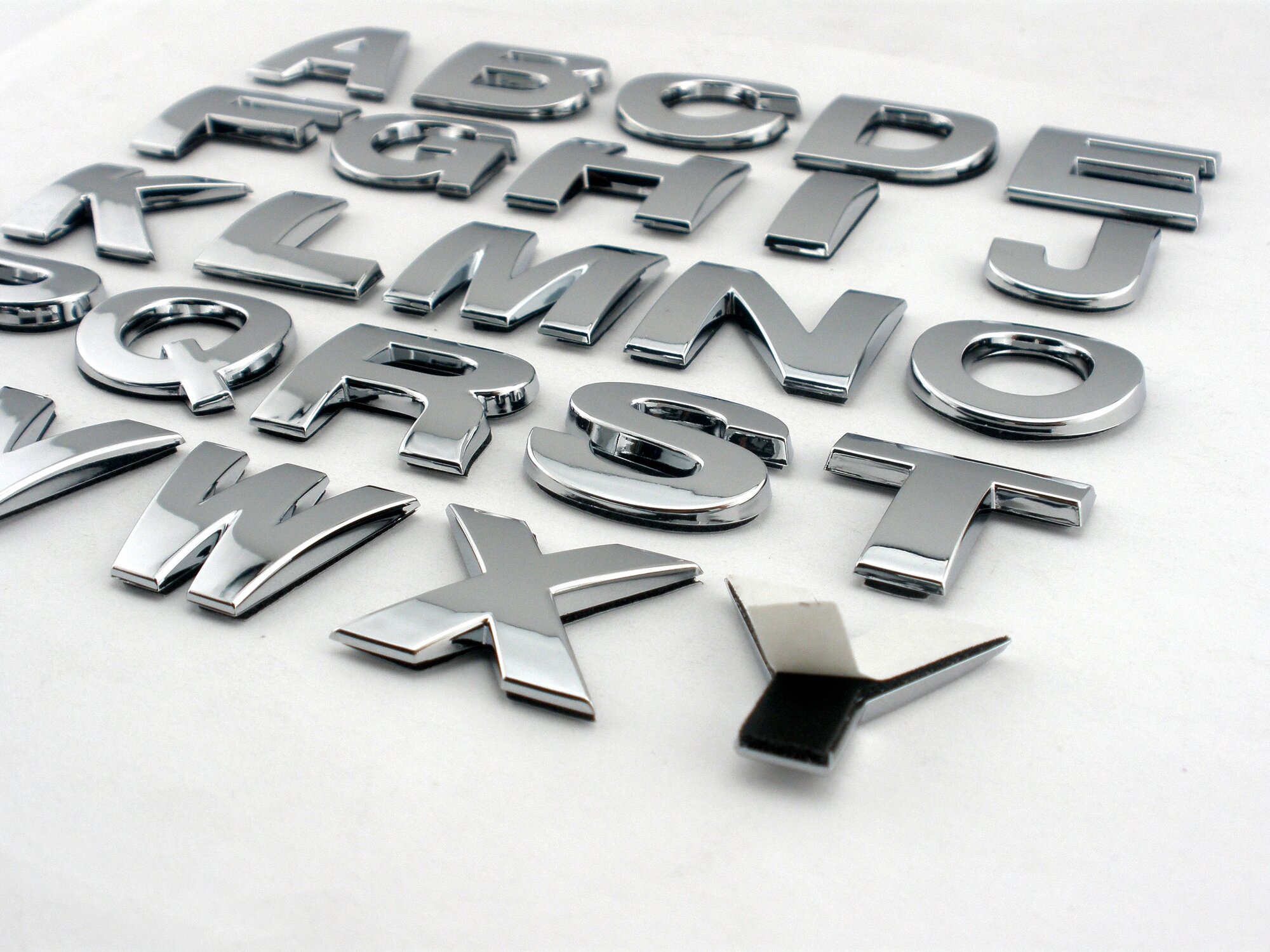 25 мм высота на заказ пластиковые 3d хромированные буквы и цифры самоклеящиеся алфавитные автомобильные наклейки автознак автомобильные аксессуары украшения Z