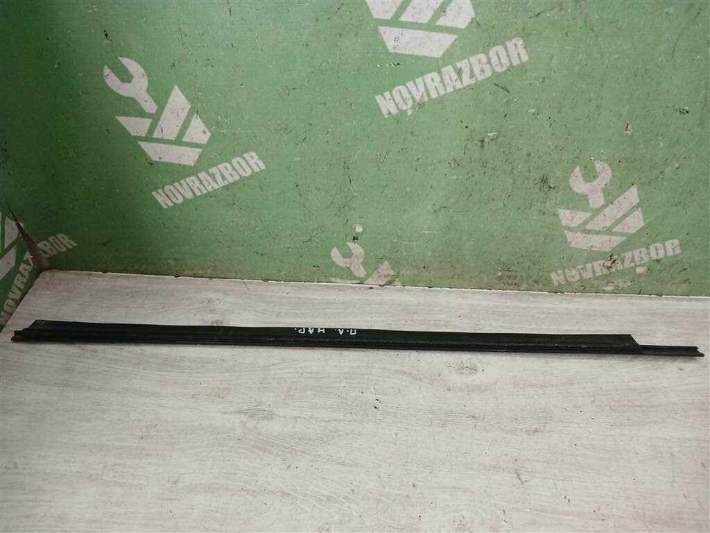 Молдинг стекла LADA Granta 2011+