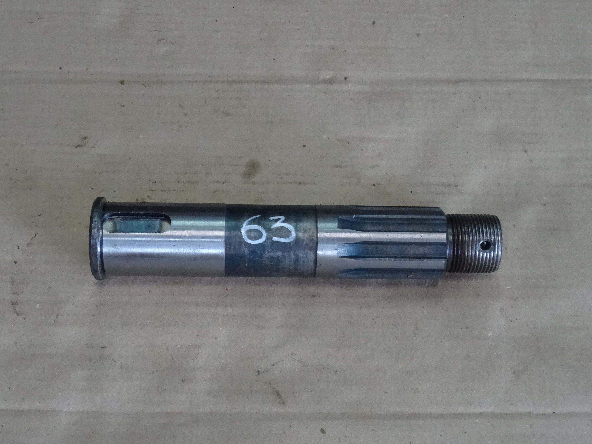 Вал редуктора вертикальный косилки КРН-2,1