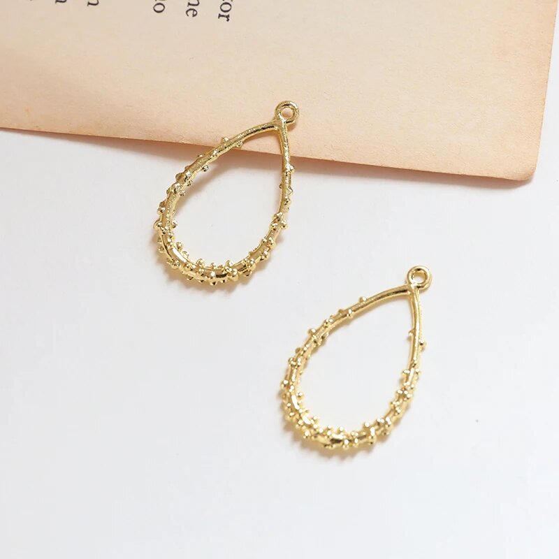 Позолоченные подвески-шармы в форме капли 10 шт. 9