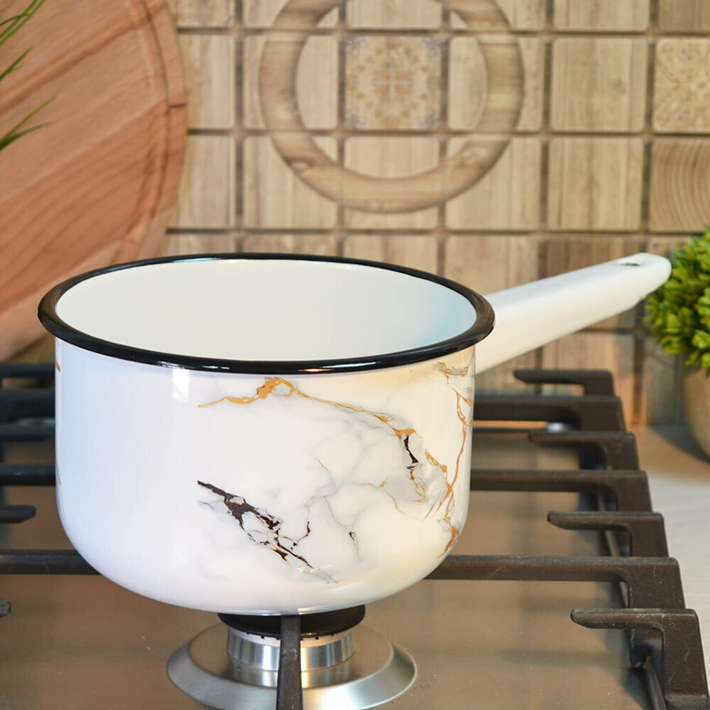 Ковш 1,5 л эмалированный «marble», белый с золотыми и чёрными прожилками, сталь, индукционное дно — равномерный нагрев