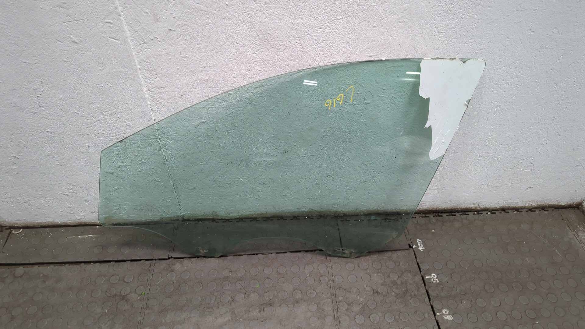 Стекло боковой двери левое переднее Chevrolet Equinox Б/У