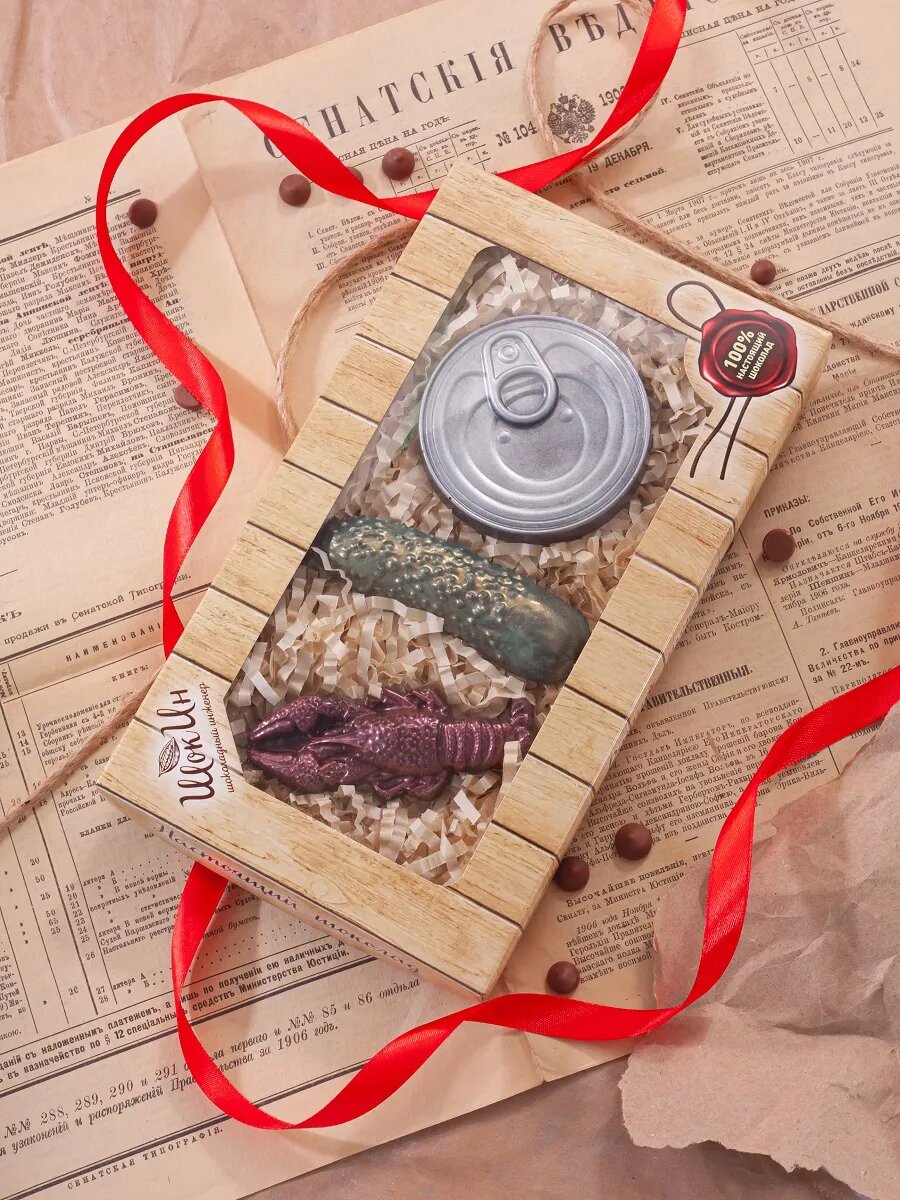 Фигурный шоколадный огурец и рак для закуски мужчине