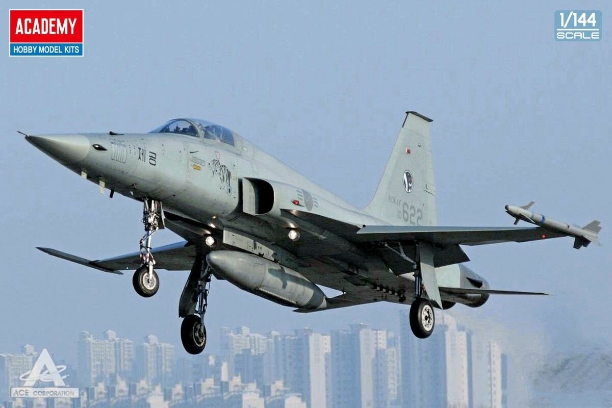 Academy AC12644 1/144 KAI KF-5E Tiger II сборная модель самолета