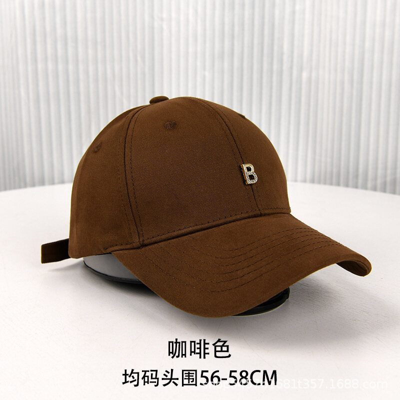 Весенние и летние новые бейсболки для мужчин и женщин, европейские и американские однотонные металлические бейсболки с буквой B, маленькие широкополые козырьки для женщин, открывающие лицо.