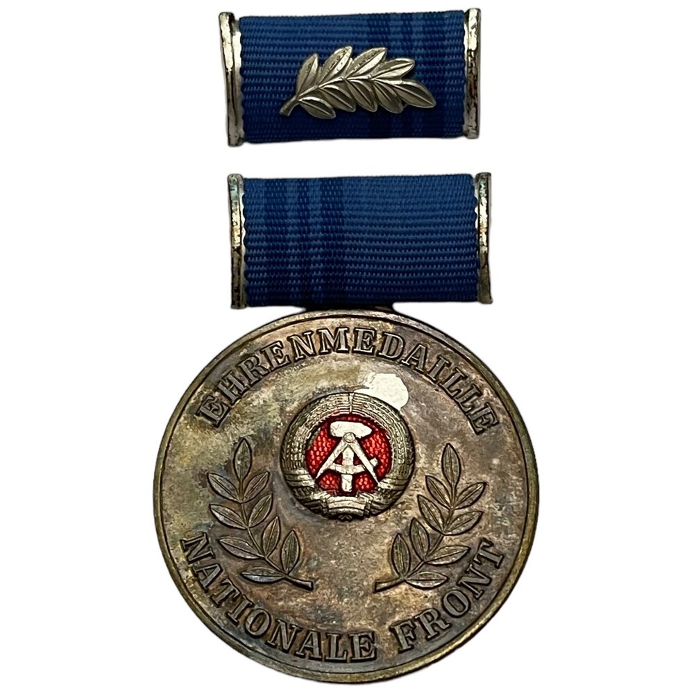 Германи (ГДР), почетная медаль "Национального фронта" с застежкой 1975-1990 гг. (в коробке)